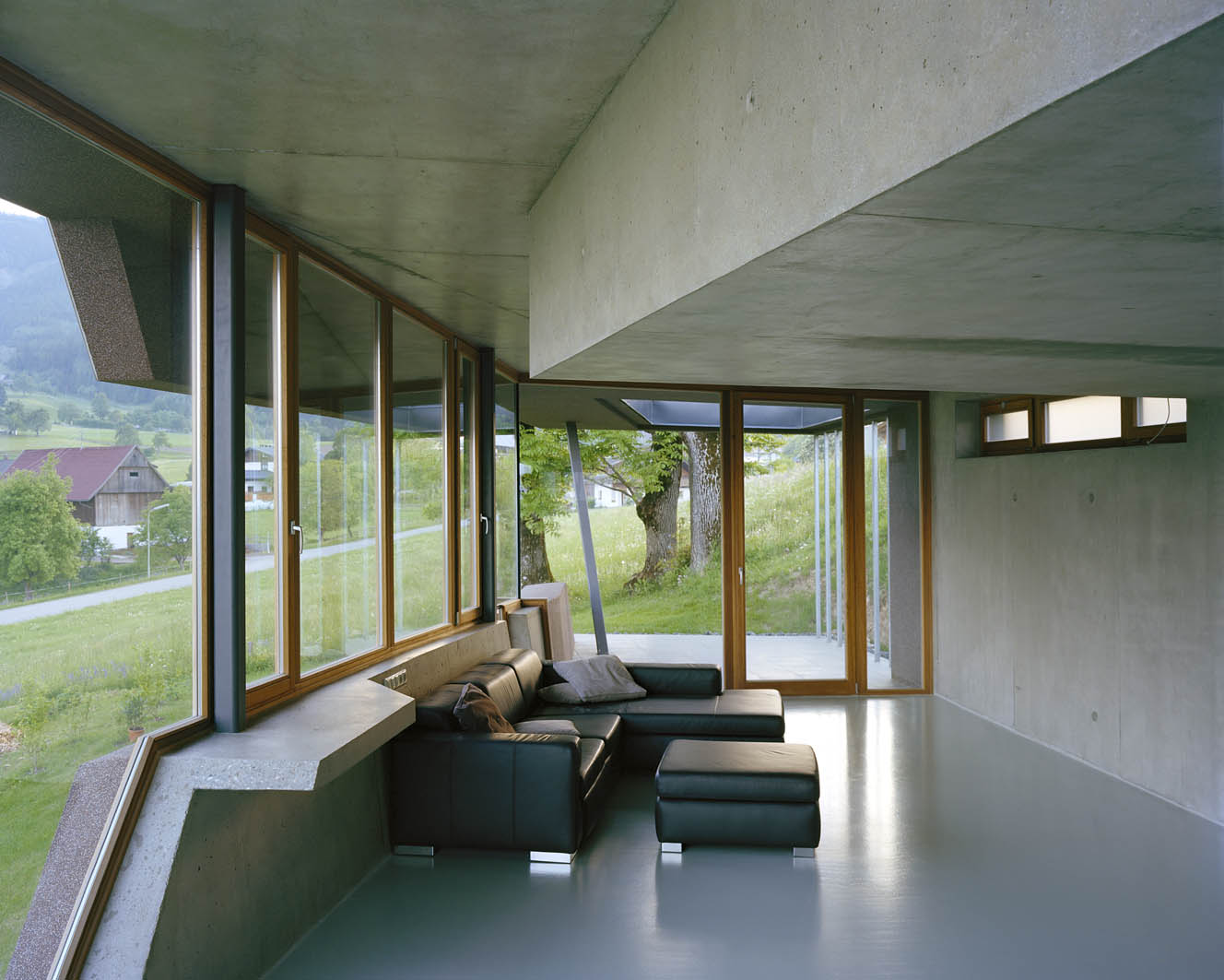 embedded house - HOLODECK Architects